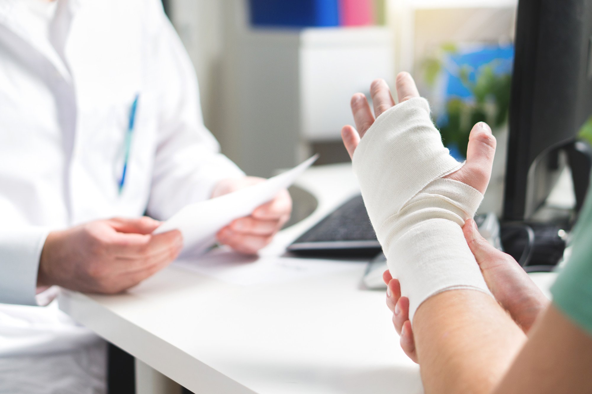 Wrist Sprain vs Fracture: How to Tell The Difference